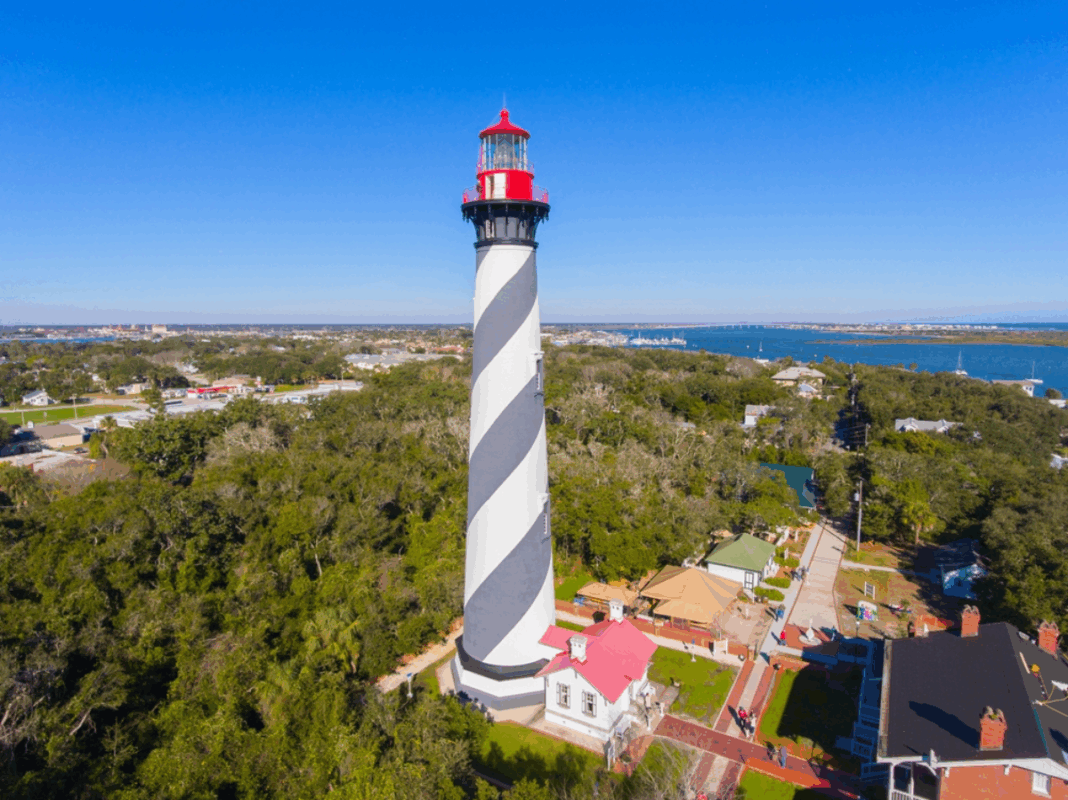 9 Florida Lighthouses So Beautiful You’ll Want Them on Your Bucket List